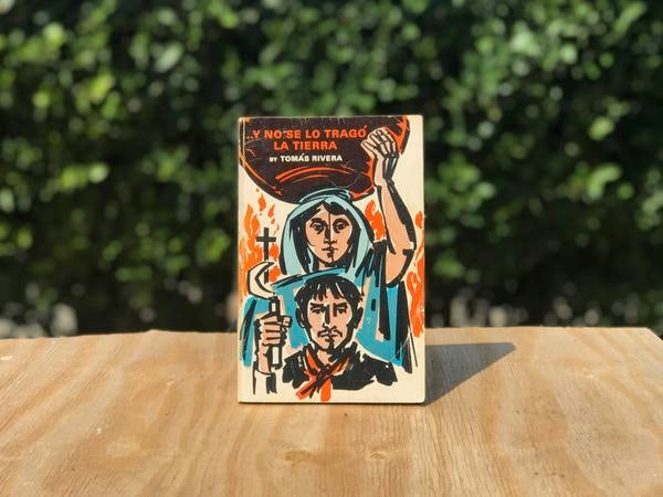 Tomás Rivera book cover 'Y no se lo tragó la tierra' (UCR) | UCR News ...