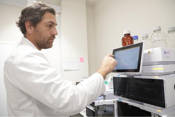 Jarmo Kalinski in the lab | UCR News | UC Riverside